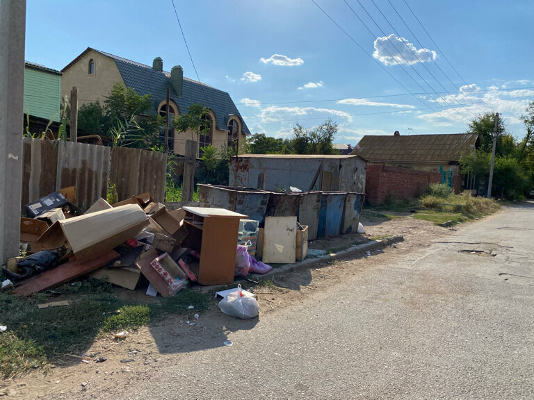 Çöp alanları Trash and garbage disposal area, Astrahan, foto