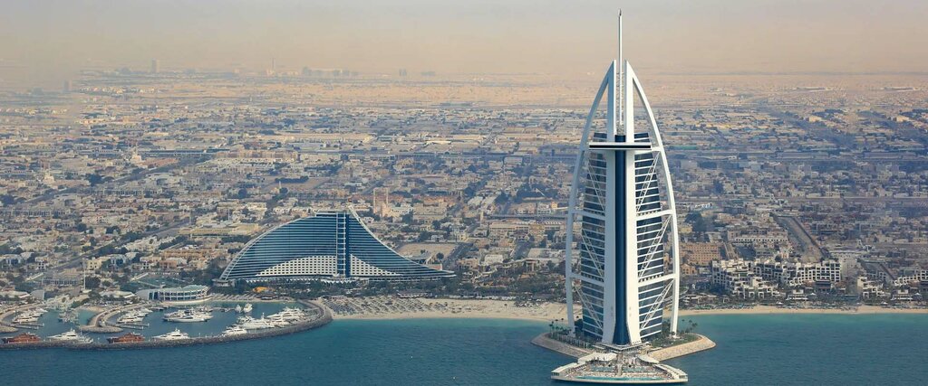 Gayrimenkul yönetimi Oasis Palm Floating Restaurant LLC, Dubai, foto
