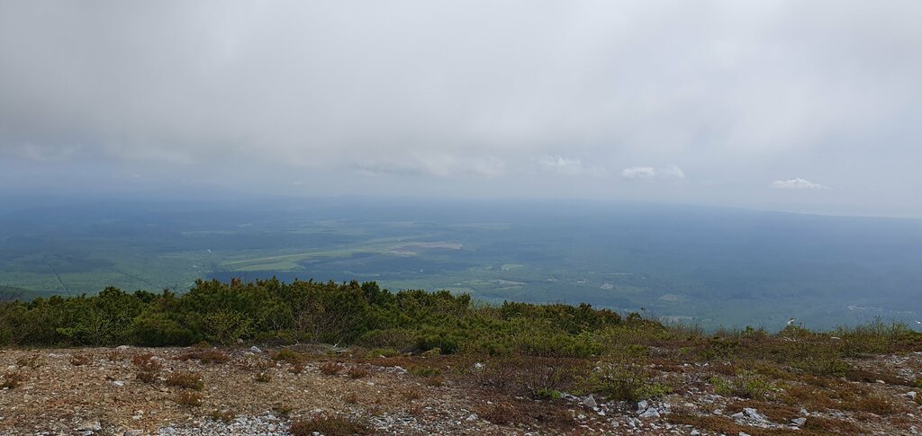 Dağ zirvesi Гора Столовая, Sahalin Bölgesi, foto