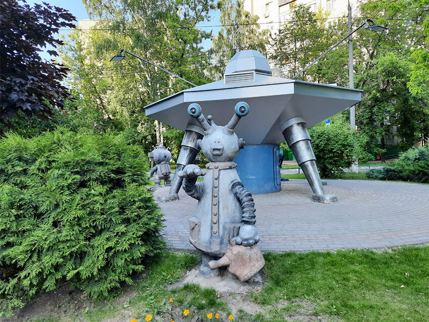 Park, sokak heykeli Летающая тарелка, Liubertsy, foto