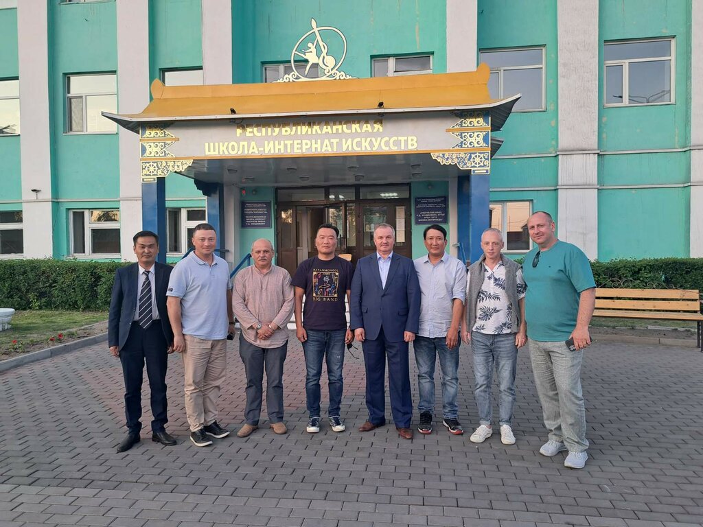 Yatılı okul Республиканская школа-интернат искусств имени Р. Д. Кенденбиля, Kızıl, foto