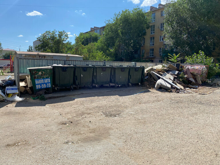 Çöp alanları Trash and garbage disposal area, Astrahan, foto