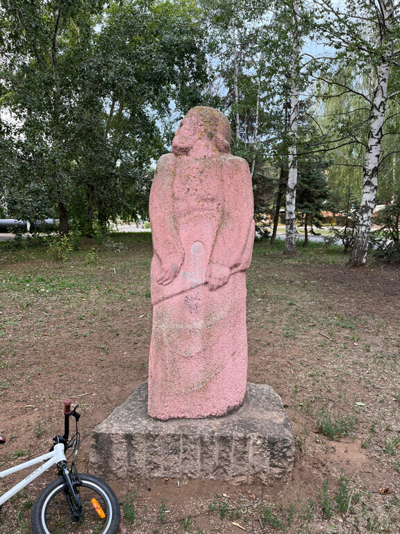 Park, sokak heykeli Каменная баба, Izhevsk, foto