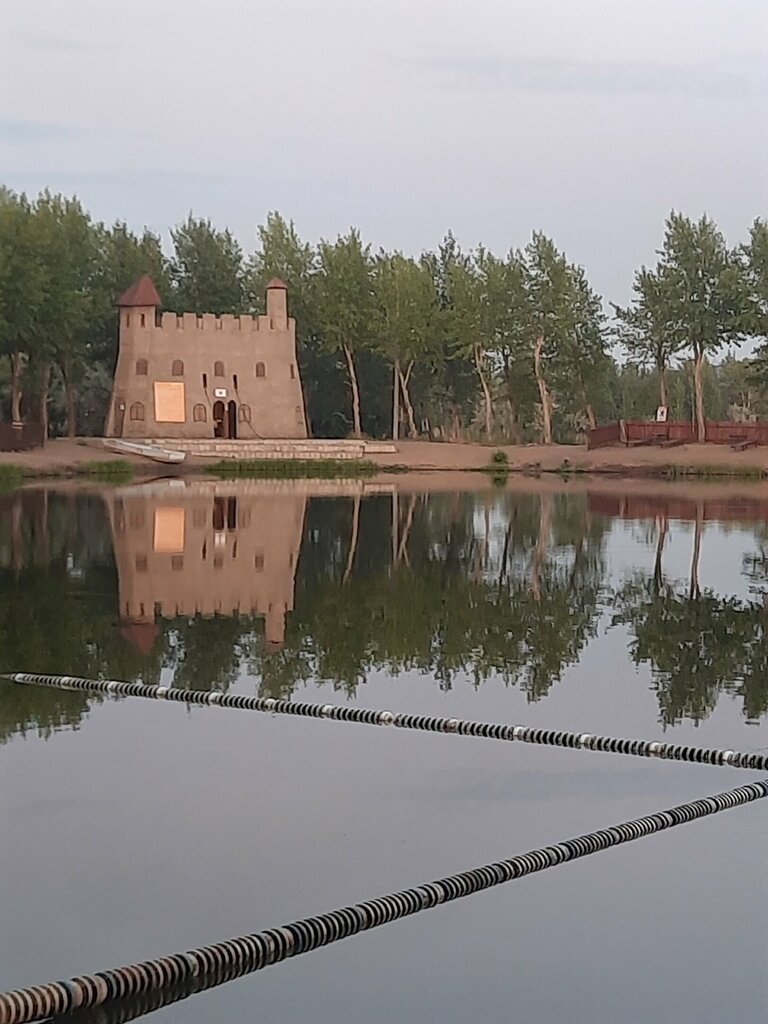 Unutulmaz olayların yeri Замок, Magnitogorsk, foto