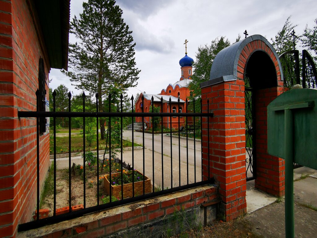 Ortodoks kiliseleri Церковь Успения Пресвятой Богородицы, Noyabrsk, foto