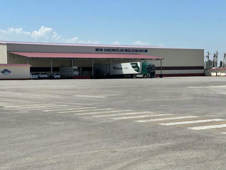 Toptan sebze ve meyve satışı Ilyasov, Fergana, foto