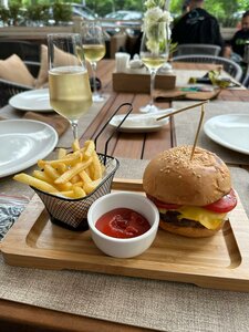 Benedict (Nukus Street No:31/2), kafe  Taşkent'ten