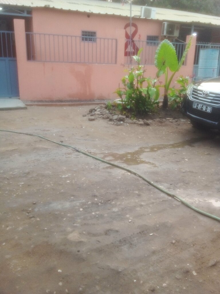 Tıp merkezleri ve klinikler Centro de Saúde Beiral, Loanda, foto