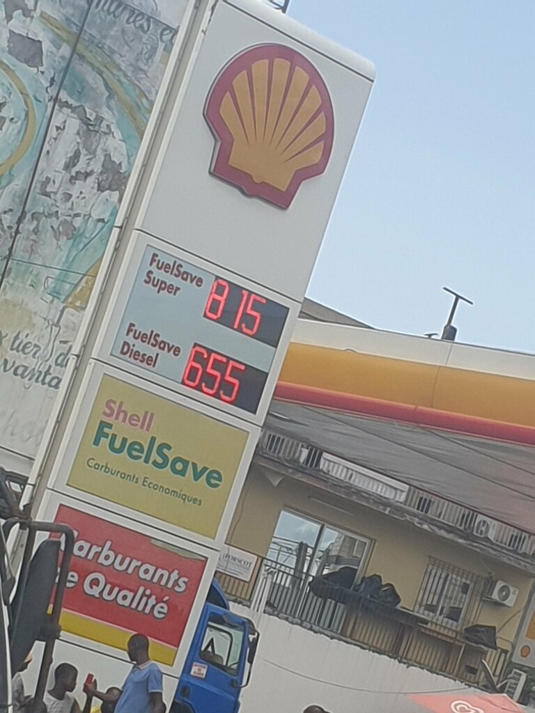 Benzin istasyonu Station Shell, Abican, foto