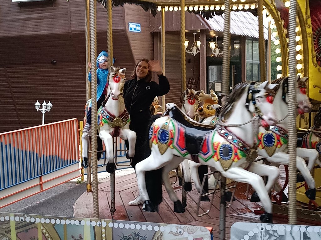Atraksiyon Свадебная карусель, Ufa, foto