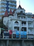 Hollywood (улица Гагариной No:25/85, посёлок Утёс), otel  Kırım Cumhuriyeti'nden