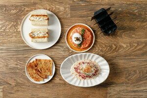 Flow (Kastrychnickaja Street No:19А), restoran  Minsk'ten