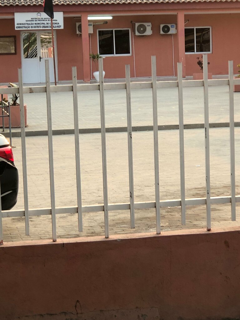 Belediyeler, devlet daireleri Administração Comunal Do Tala Hady, Loanda, foto