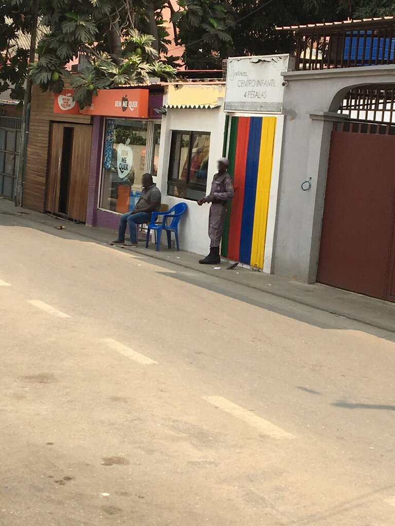 Anaokulları Centro Infantil 4 Petalas, Loanda, foto
