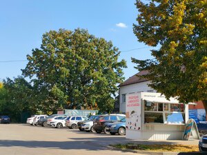 У дуба (ulitsa Maksima Gorkogo No:27А), kafe  Livny'den