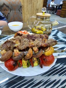 Milliy Taomlar Anjir (Shota Rustaveli Street No:12), restoran  Taşkent'ten