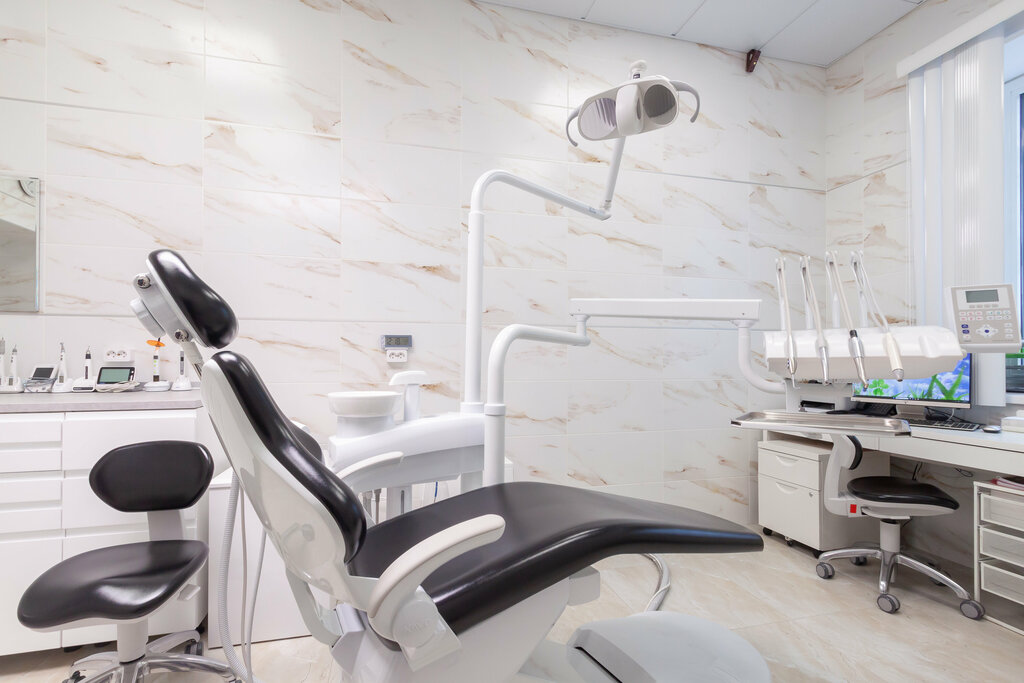 Özel ağız ve diş sağlığı klinikleri ve muayenehaneleri Anterior, Yekaterinburg, foto