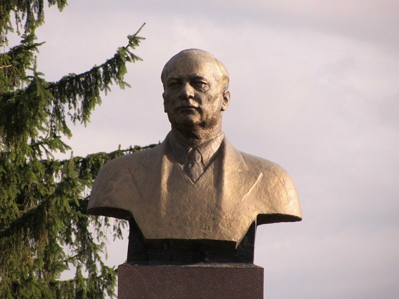 Anıt, heykel Якуб Колас, Minskaya oblastı, foto