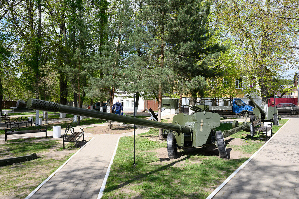 Teknoloji anıtı 100-мм танковая пушка Т-12, Borovsk, foto