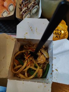 Sushi Pyatnitsa (ulitsa Gagarina No:14, Chelyabinsk), kafe  Çeliabinsk'ten