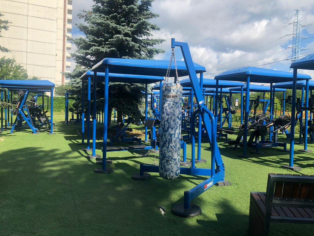 Park, sokak heykeli Павлин, Moskova, foto