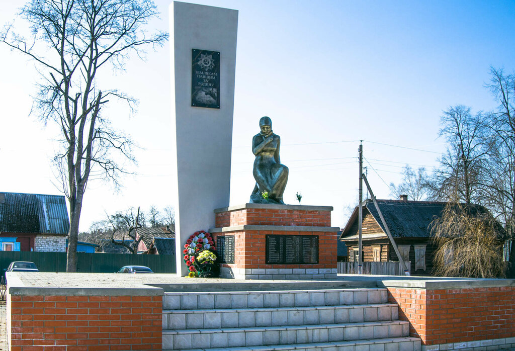 Anıt, heykel Скорбящая мать, Brianskaya oblastı, foto