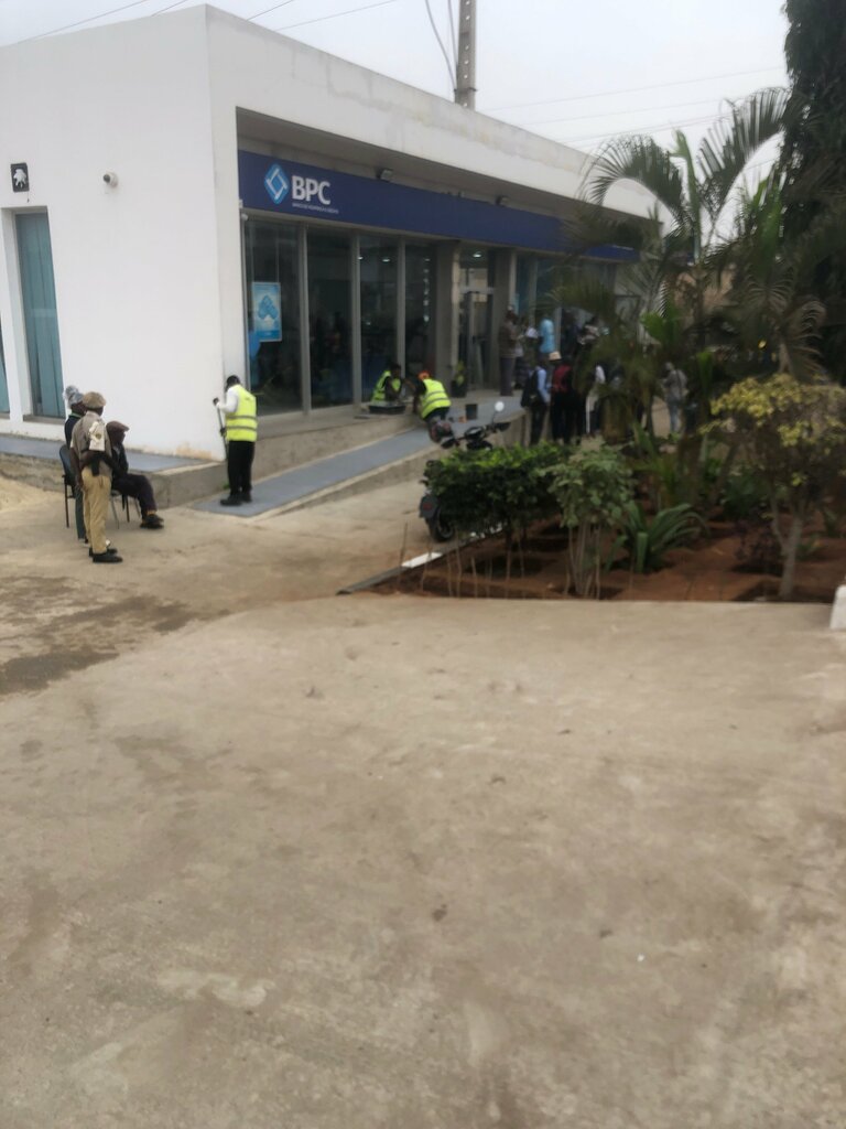 Banka Banco de Poupança e Crédito, Loanda, foto