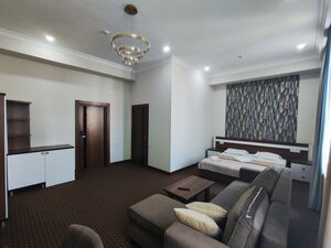 Markaz (Shota Rustaveli Street No:8А), otel  Taşkent'ten