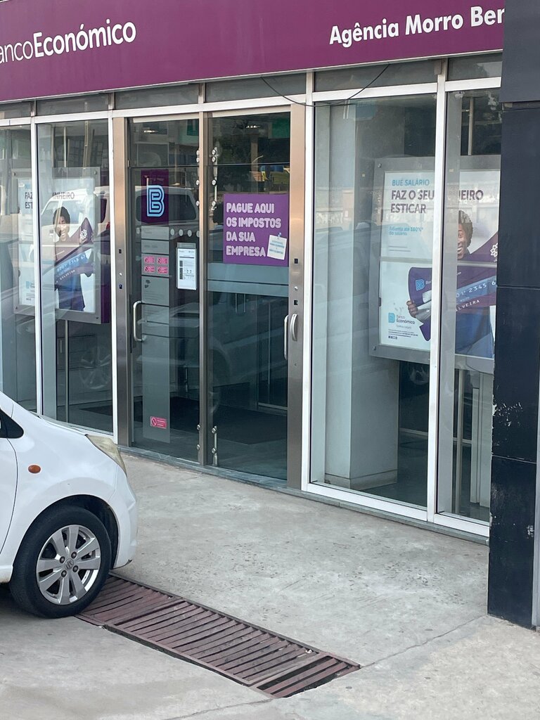 Banka Banco Económico, Loanda, foto