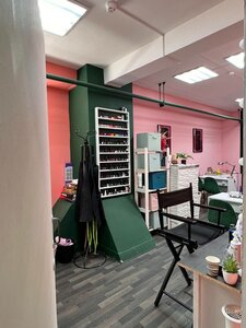 Neon (Pisarevskaya ulitsa No:5), manikür-pedikür  Puşkino'dan