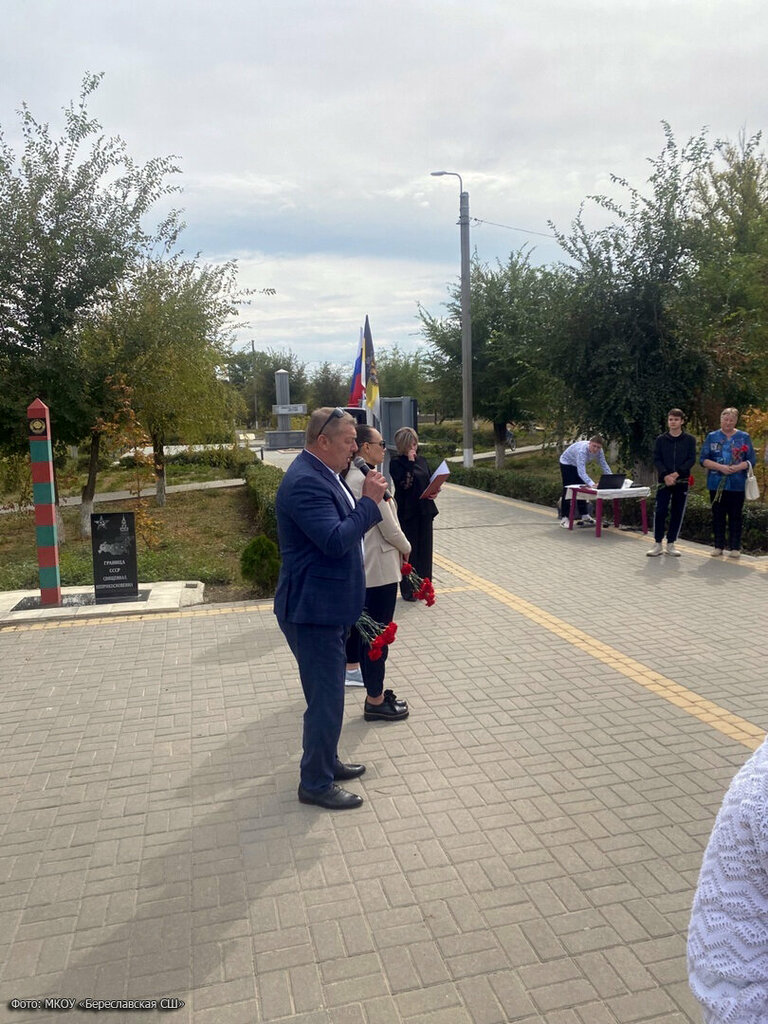 Park, sokak heykeli Пограничный столб, Volgogradskaya oblastı, foto