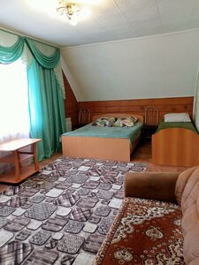 Лотос (Kedrovaya ulitsa No:1Г, selo Artybash), otel  Altay Cumhuriyeti'nden