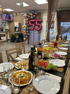 На раи́оне (70 Let Oktyabrya Street No:1/1, posyolok Lugovoye), kafe  Kaliningradskaya oblastından