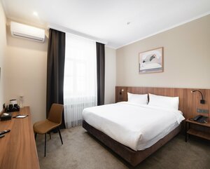 Freedom  (Nasirdin Isanov Street No:144, Bishkek), otel  Bişkek'ten