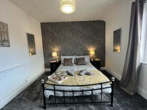 Modernised Central Wigan Townhouse Sleeps up to 6 (England, Wigan, Warrington Road), otel  İngiltere'den