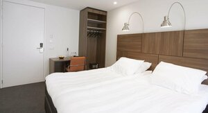 Hotel Café Restaurant De Ploeg (North Brabant, Oss, Kerkplein, 7), otel  Gelderland'dan