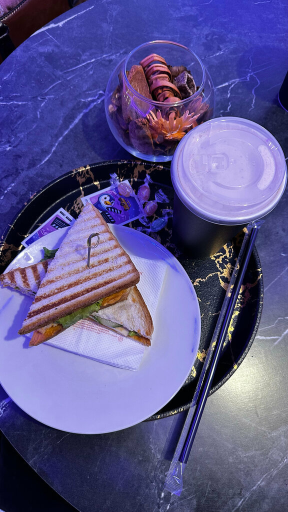 Kahve dükkanları Alibi, Novoaltaysk, foto