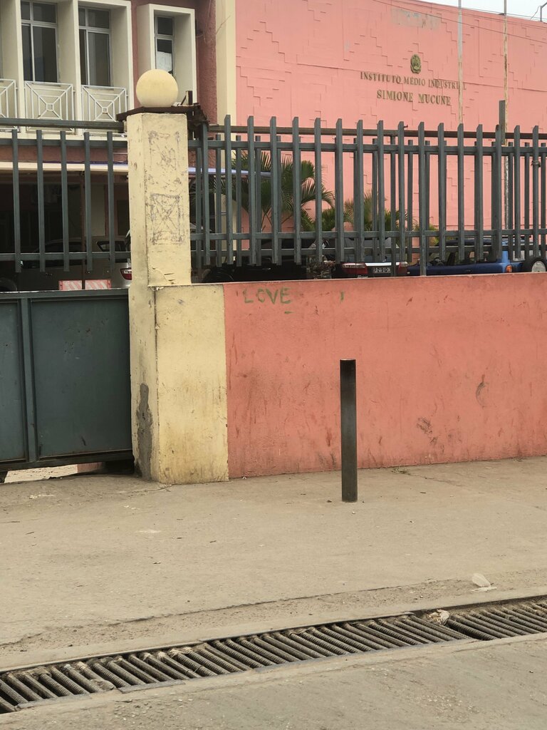Eğitim merkezleri Instituto Medio Industrial Simione Mucune, Loanda, foto