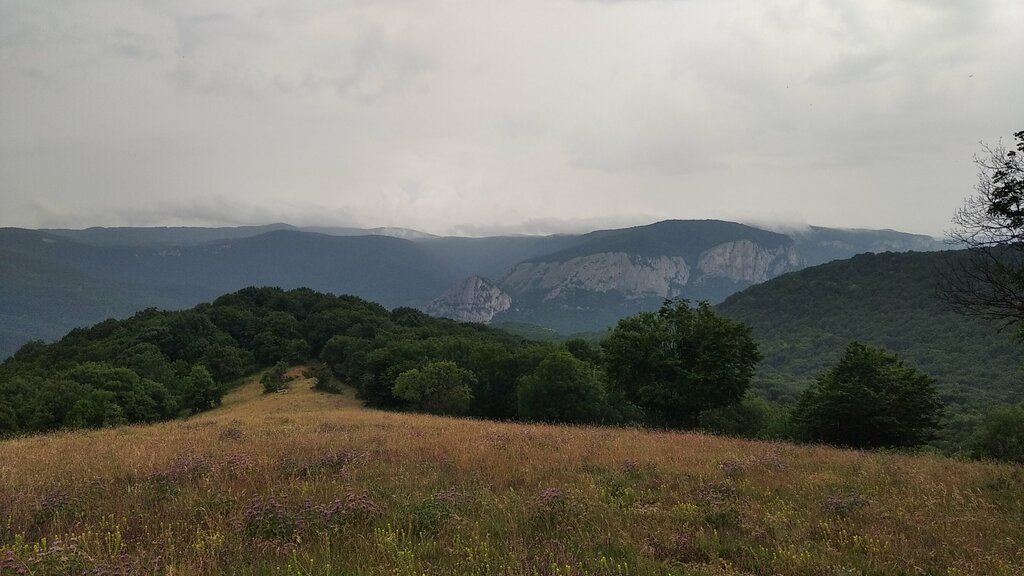 Dağ zirvesi Mount Kurushlyuk-Burun, Kırım Cumhuriyeti, foto