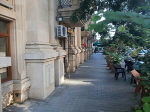 Buta (Mikayil Huseynov Street No:1E), kafe  Bakü'den