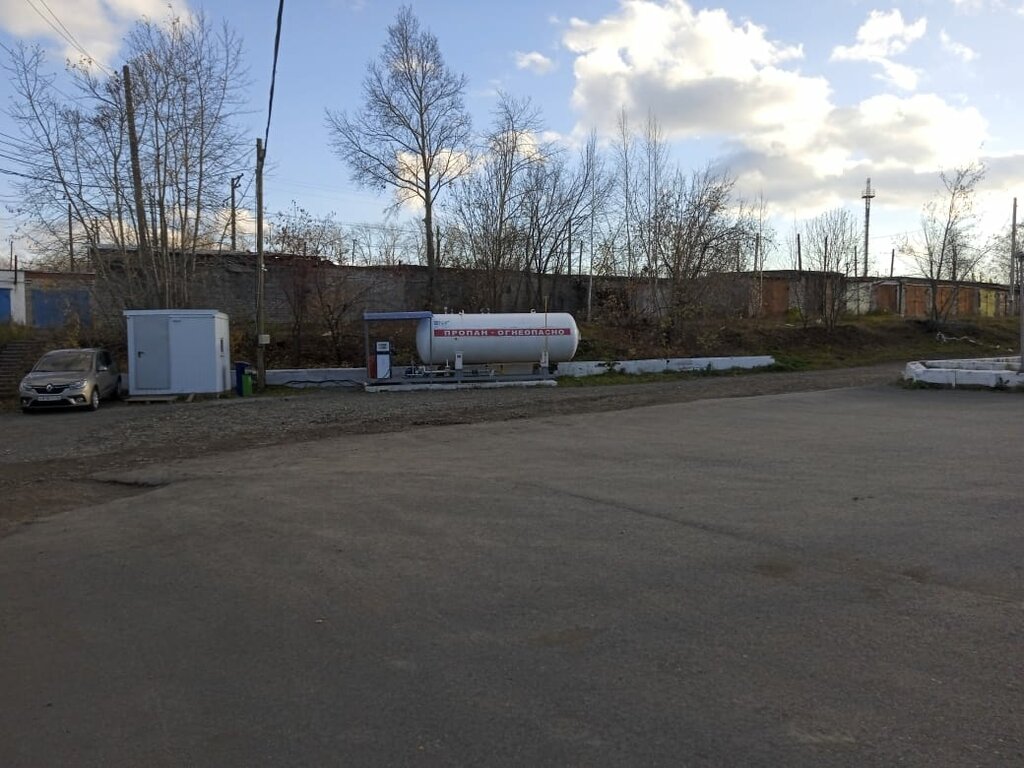 Benzin istasyonu Atom Oil, Alapayevsk, foto