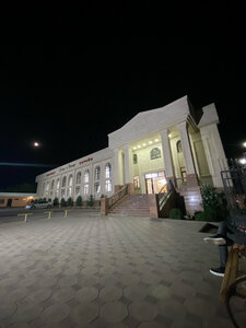 Uly Otau (Qapal Batyr kóshesi No:25), restoran  Lenger'den