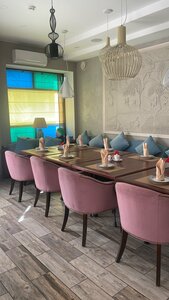 Shangri-La (Chkalova Street No:250), kafe  Yekaterinburg'dan