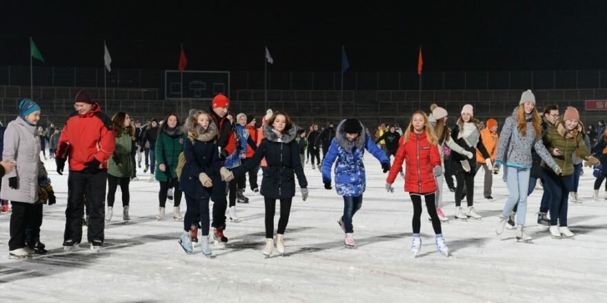 Buz pateni pistleri Ice rink, Nijni Novgorod, foto