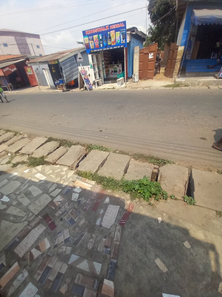 Tıp merkezleri ve klinikler Kingswalk herbal, Akra, foto