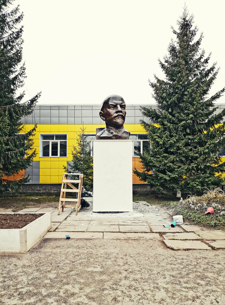 Anıt, heykel Bust of V. I. Lenin, Ufa, foto