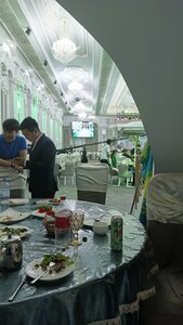 Khan Shatyr (Shymkent, Araı Tań kóshesі), restoran  Çimkent'ten (Şımkent'ten)