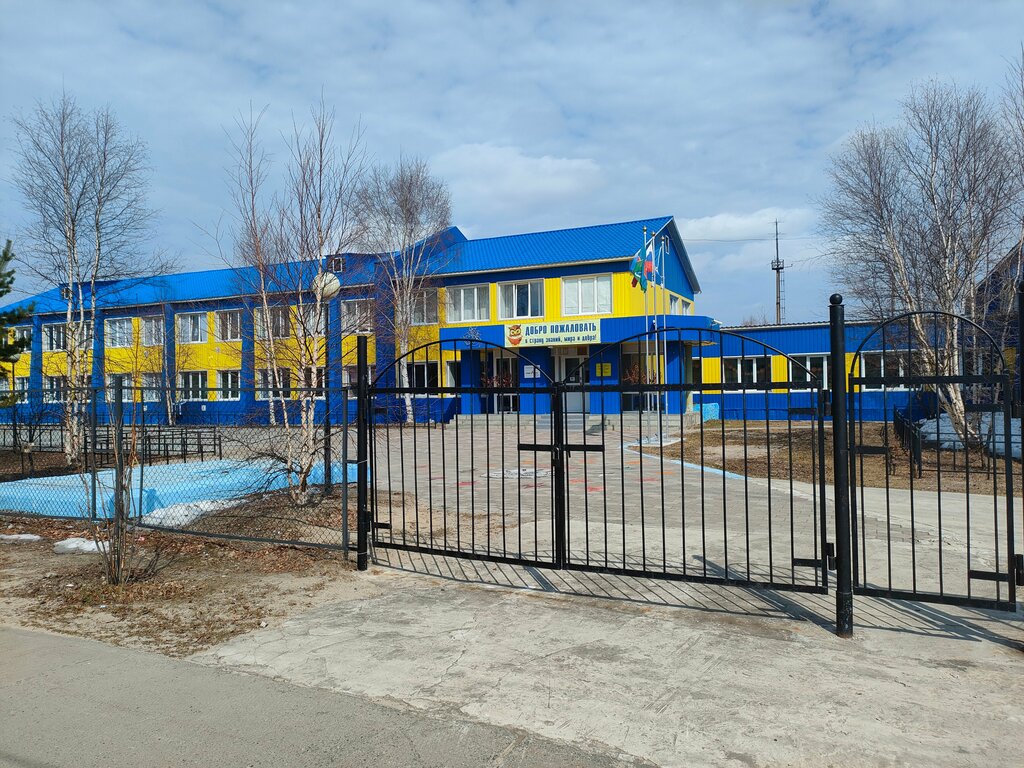 Ortaokul Лонгъюганская средняя общеобразовательная школа, Yamal‑Nenets Özerk Bölgesi, foto