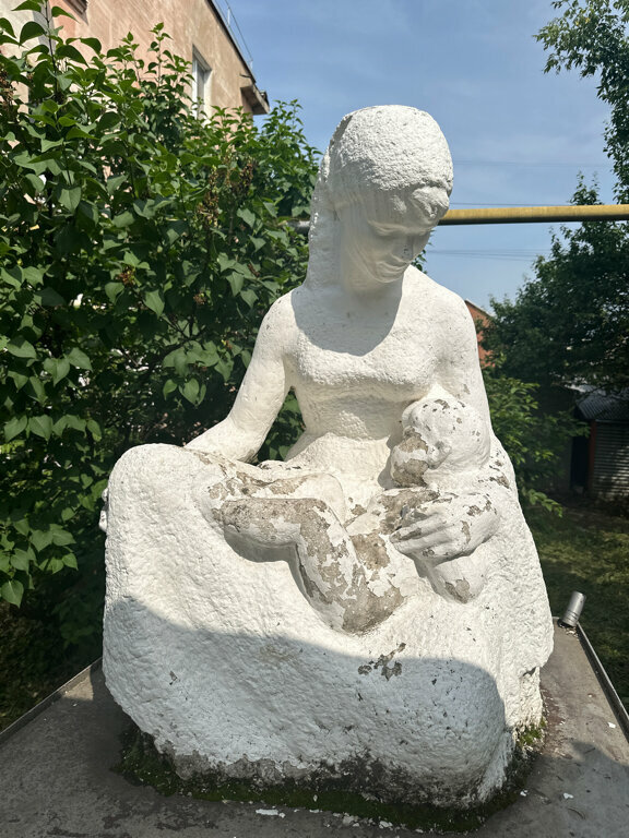 Park, sokak heykeli Девушка, Krasnodar, foto