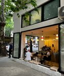 No More Mondays (Merab Kostavas Street No:21), kafe  Tiflis'ten